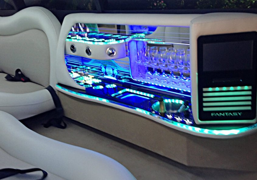 2013 WHITE CHRYSLER LIMO HIRE MELBOURNE