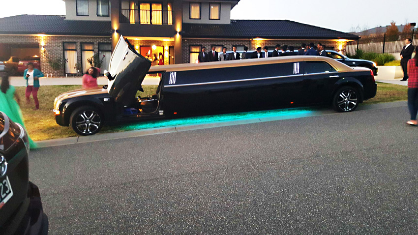 STRETCH LIMO HIRE MELBOURNE Chrysler Stretch 300C